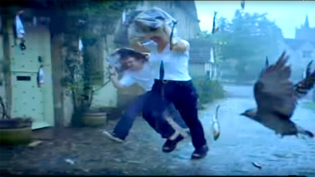 মাছের বৃষ্টি এক অদ্ভুত রহস্য । Fish falling from sky at Honduras - YouTube