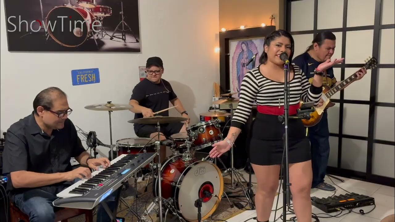 Mírala, míralo por Showtime Band - YouTube