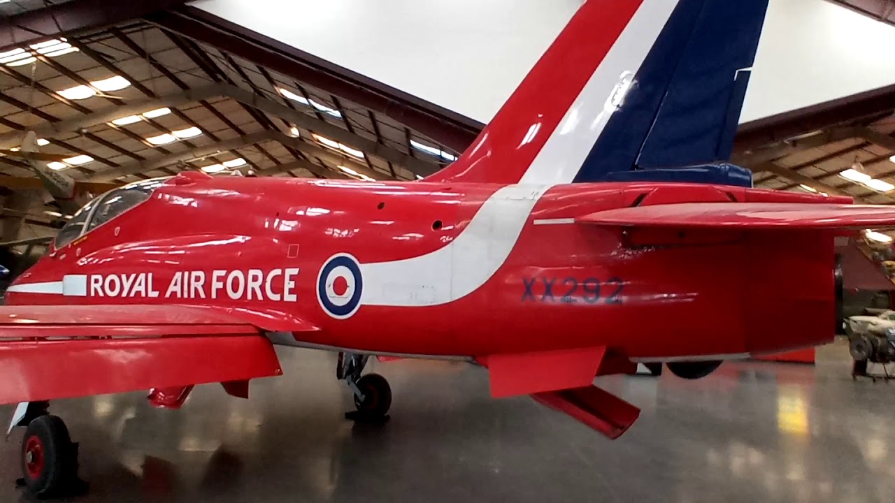 "Red Arrows" Hawk T1 walk-around at the Pima Air Museum. - YouTube