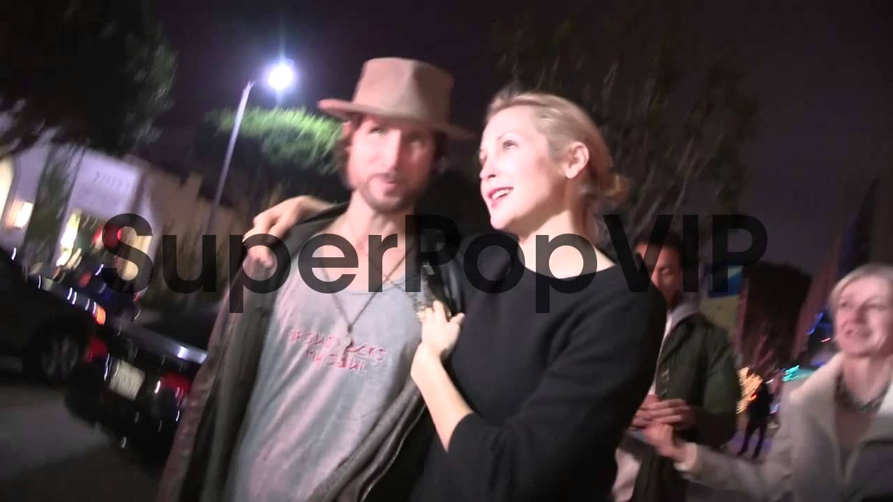 Kelly Rutherford and Anthony Rutherford at the Get Festiv... - YouTube