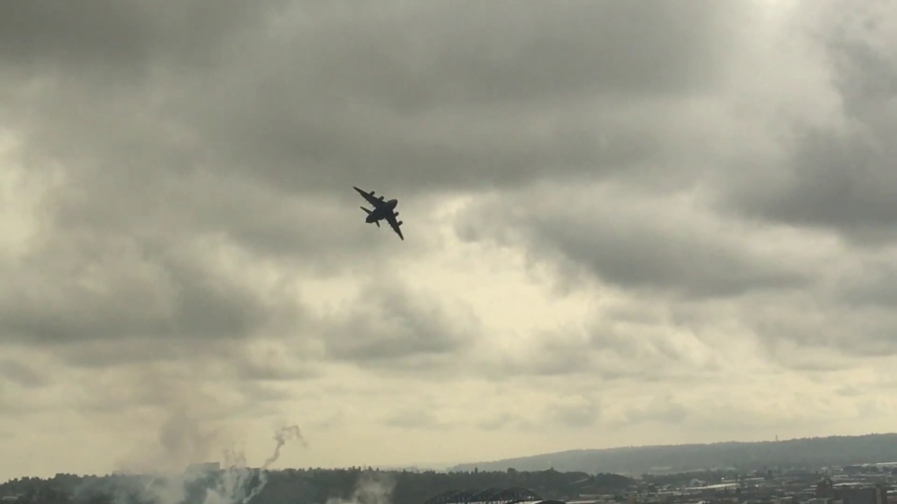 C-17 flies over a Seahawks Game and Seattle Class B airspace! - YouTube