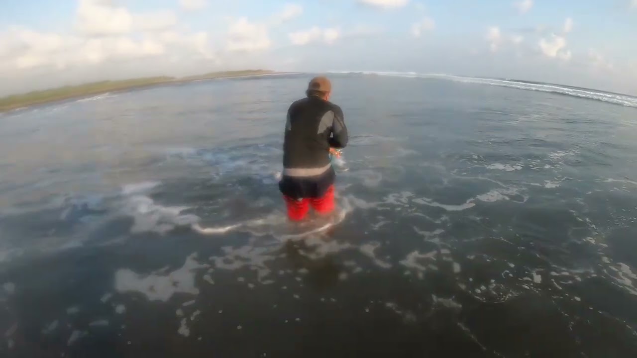 PESCANDO CON ATARRAYA EN EL MAR, Pesca Artesanal - YouTube