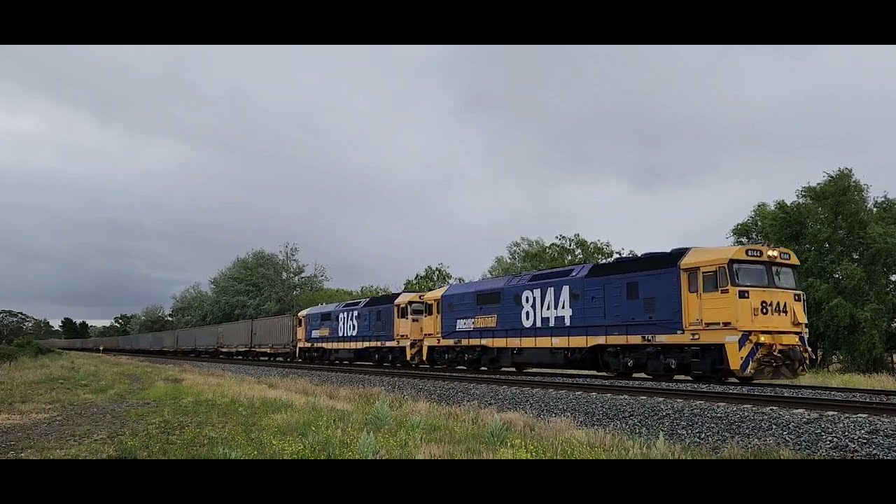 Empty Garbage train returning to Sydney with locos 8144 & 8165 at ...