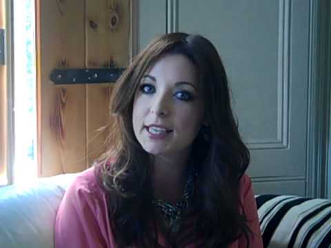 T4 Online Presenter - Llinos Lee - YouTube