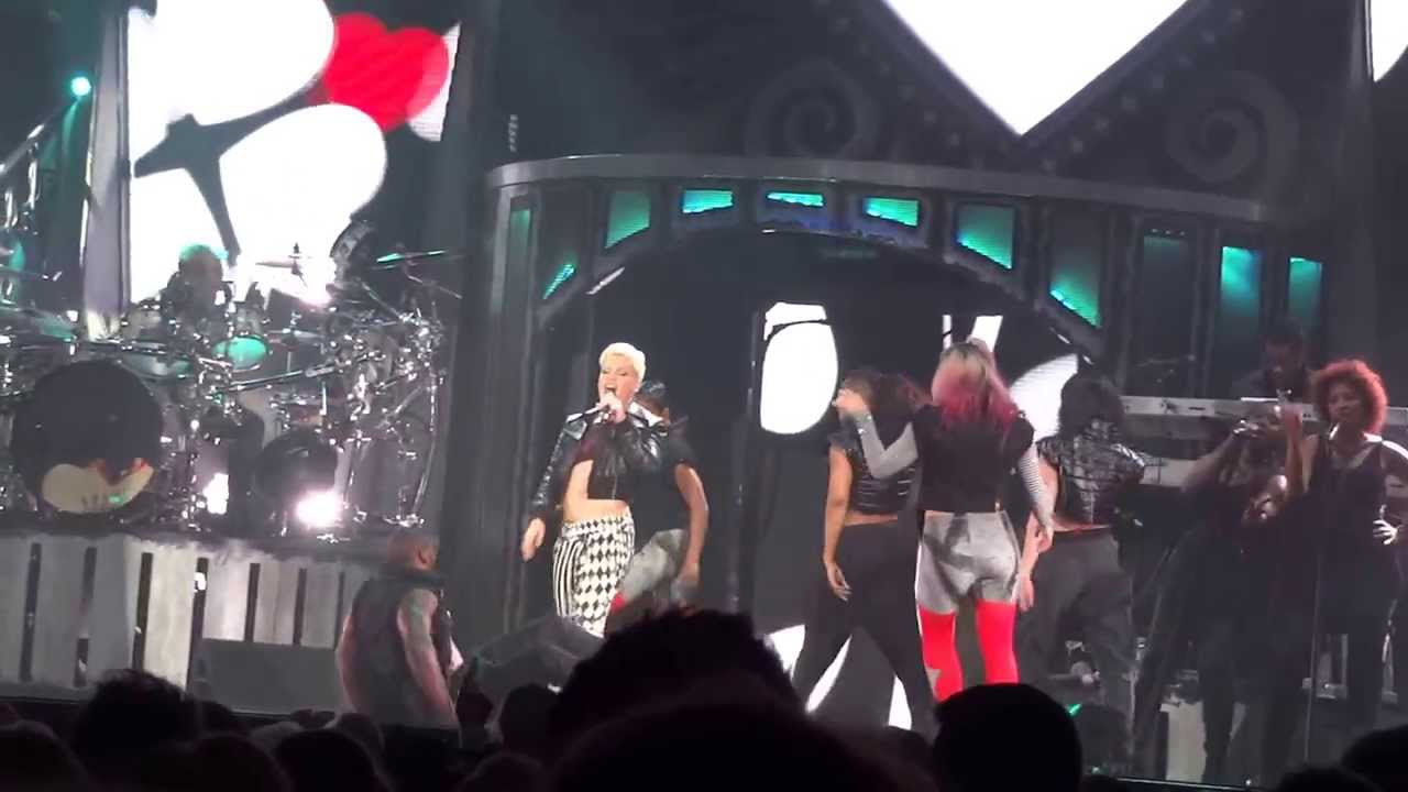 Pink-Most Girls/There You Go/You Make Me Sick Medley-11/20/13 - YouTube