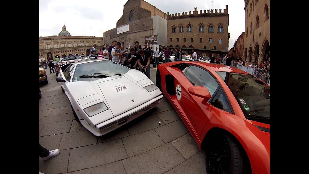 Lamborghini Aventador crashes into a Countach!!!! - YouTube