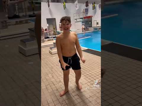 Det här kommer göra JÄVLIGT ont! 😂😁Grannen Måns får sig ett gott skratt