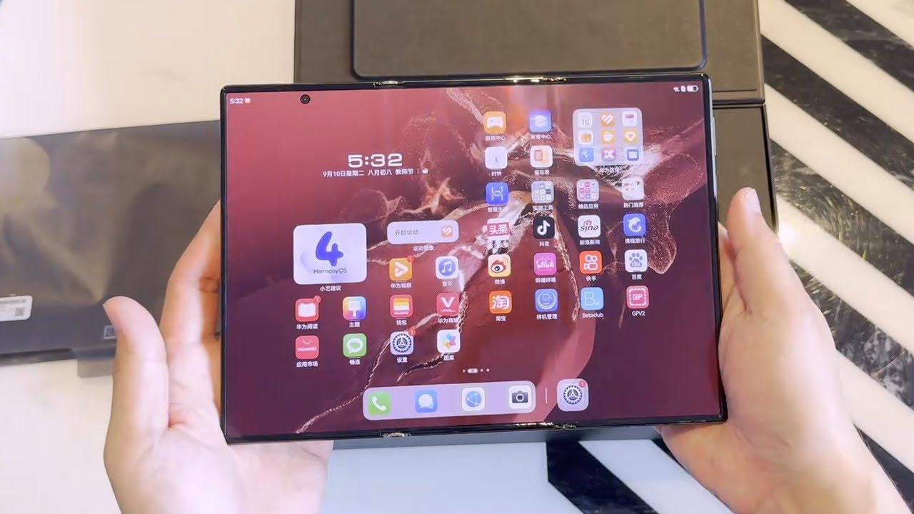 Huawei Mate XT Ultimate Triple Foldable Phone | Unboxing & hands-on ...