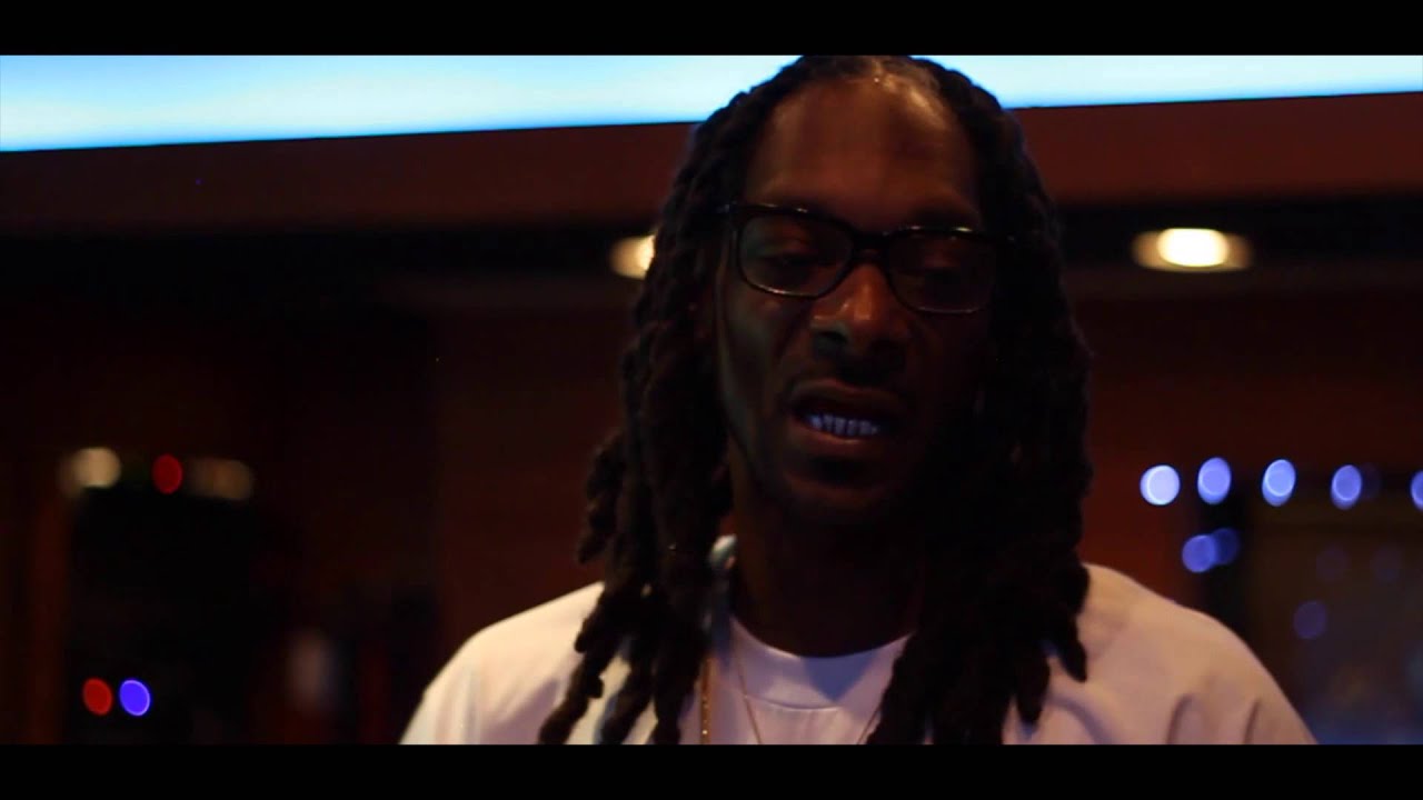 Snoop Dogg & Long Beach Movement In Studio - YouTube