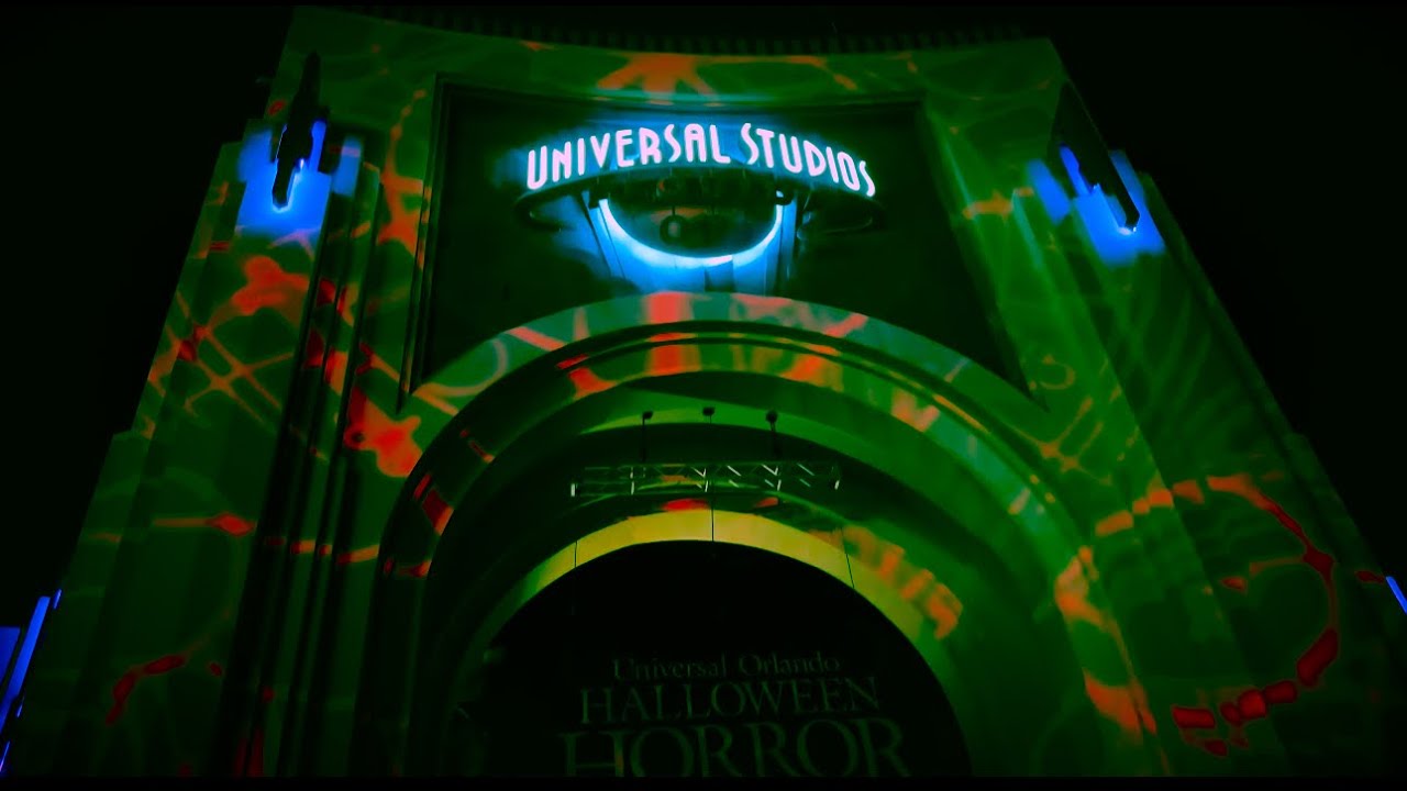 Thriller Night Universal Studios - YouTube