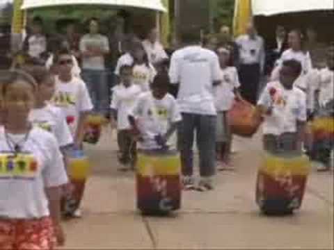 Brazilian kids dance in Persian culture conference