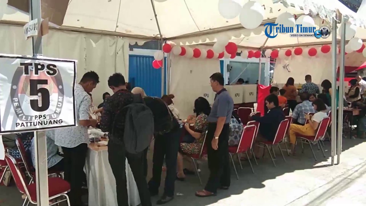 Suasana Pencoblosan di TPS 'Terpanjang' Kelurahan Pattunuang Makassar ...