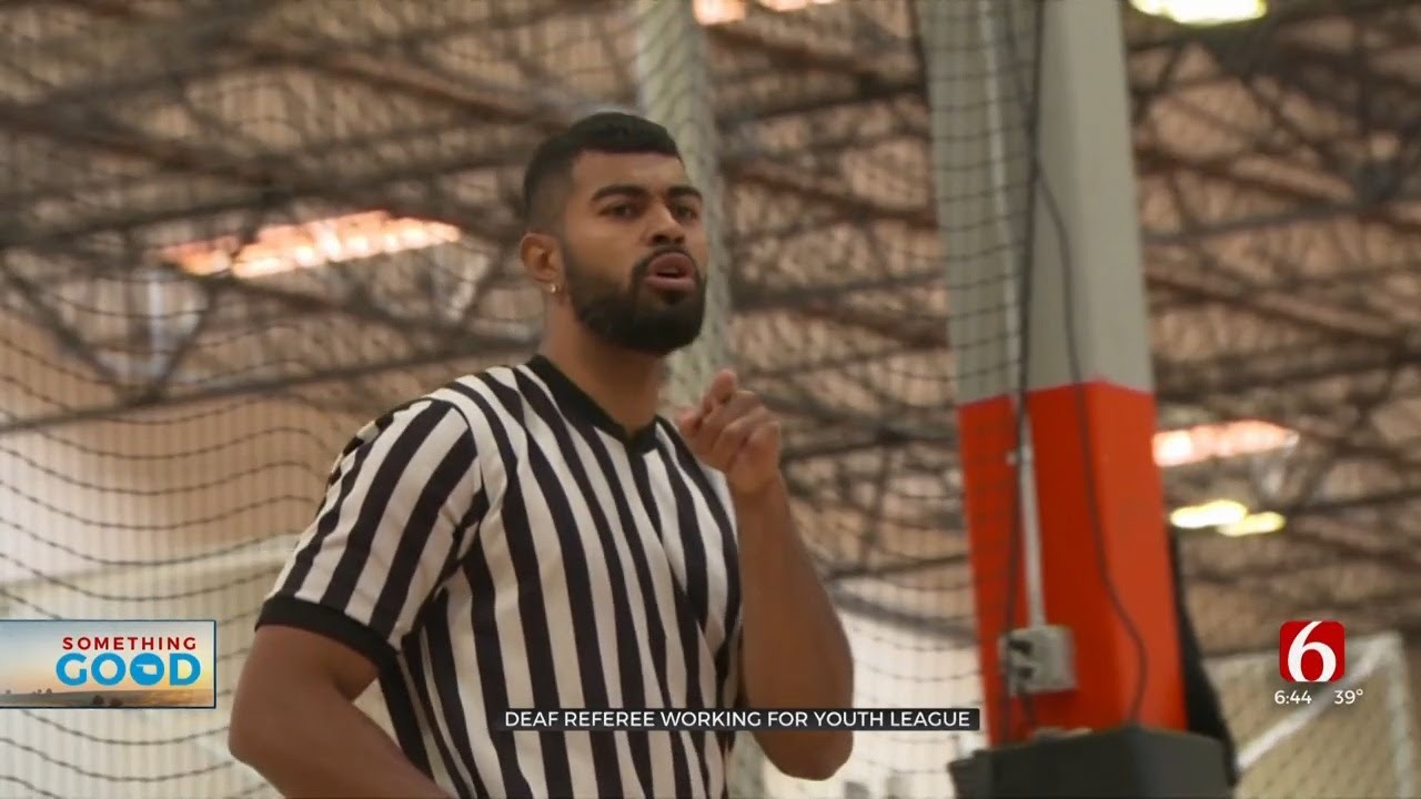Deaf Basketball Referee Working For Youth League In LA - YouTube