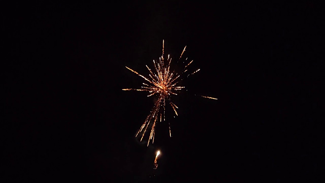 Pablo 16 Shot Firework Cake by Epic Fireworks - YouTube