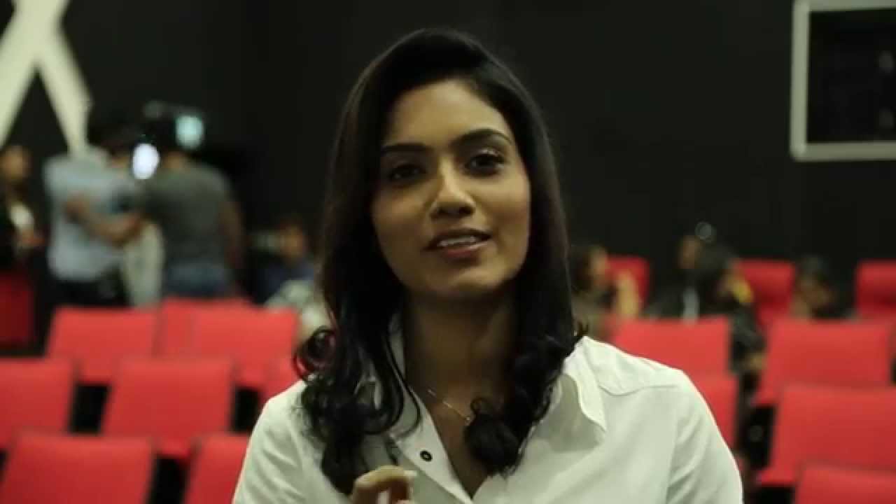 ACTRESS JASMIN MICHEAL'S REVIEW ON NVS SHORT FILM - YouTube