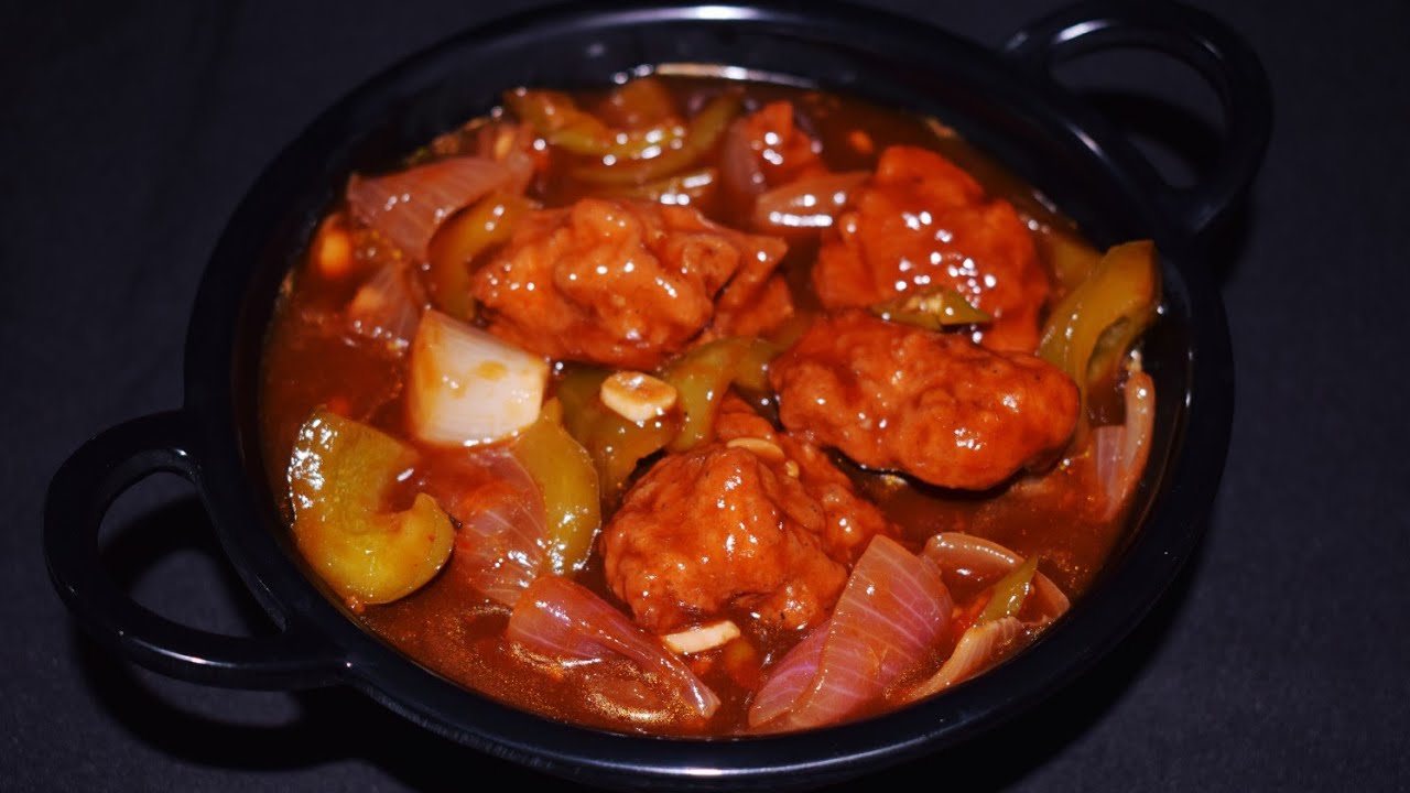 Popular Street Food Chilli Chicken Recipe || সহজেই চিলি চিকেন গ্রেভি ...