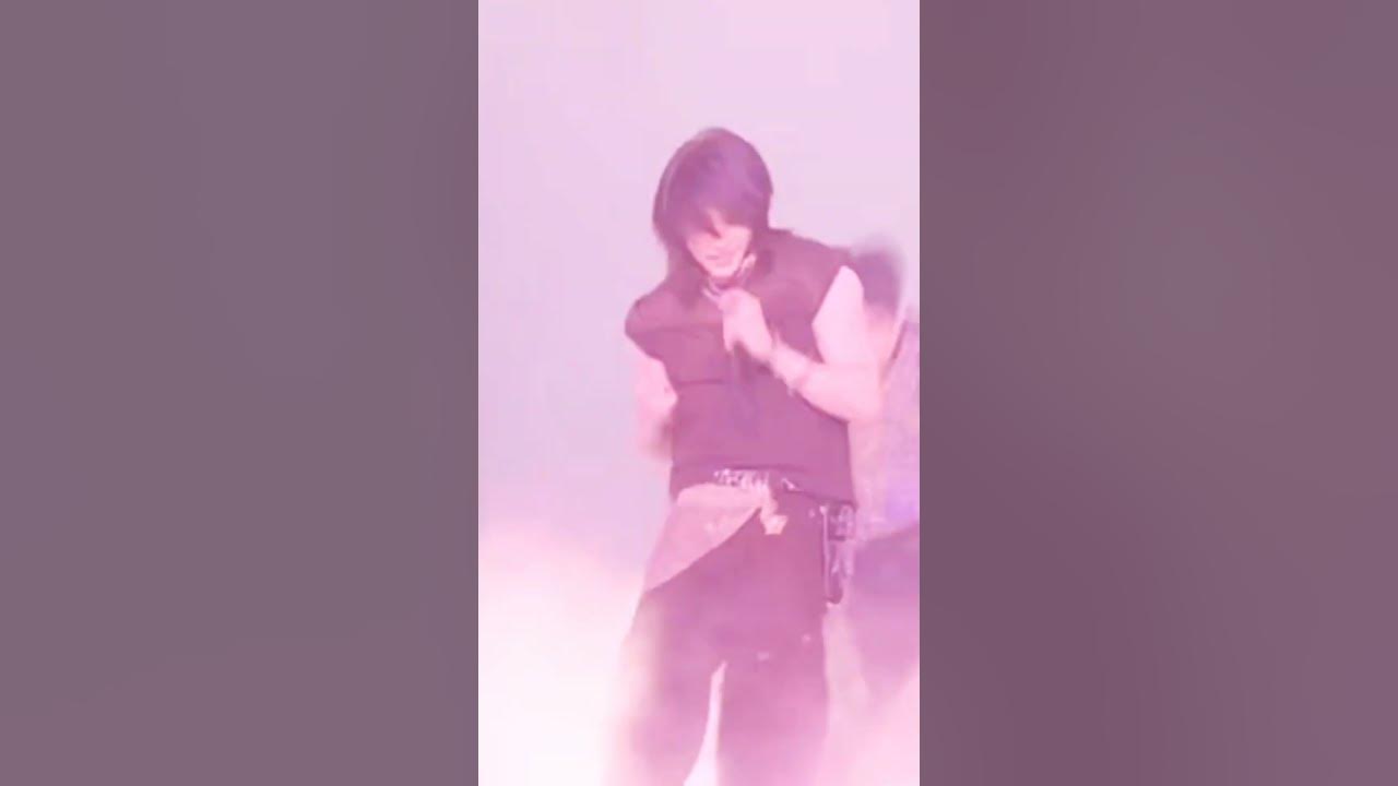 Stray Kids dominATE OSAKA Day 2 현진 [So Good] 찰랑찰랑 생머리 현진 - YouTube