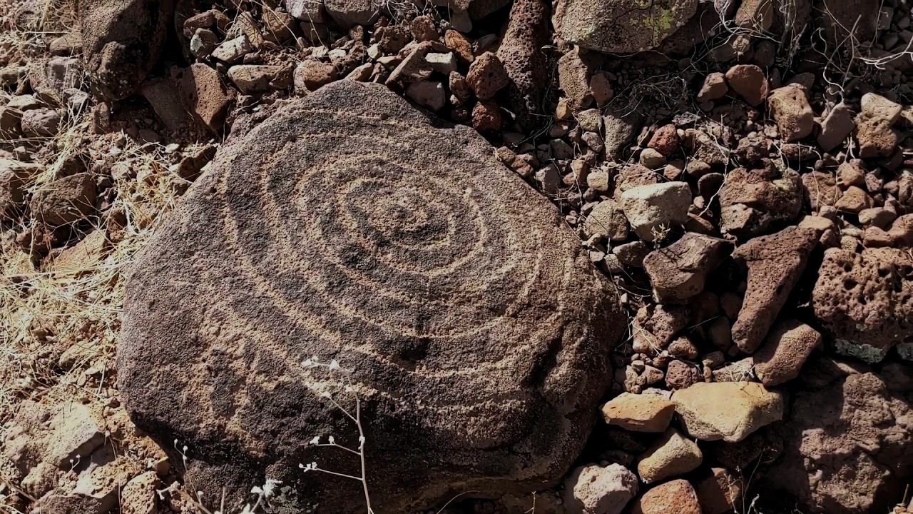 A big terraced ruin and some petroglyphs in Arizona - YouTube