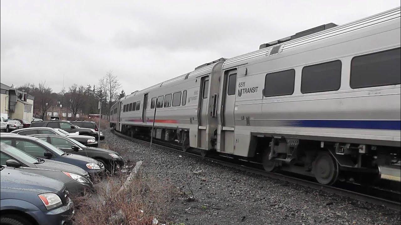 NJ Transit GP40 4111 in Nanuet in HD - YouTube
