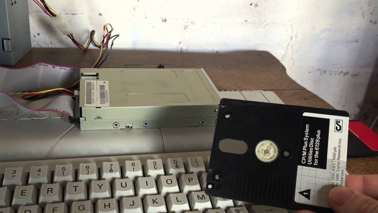 Création d'une disquette Amstrad à l'aide d'un Amiga - YouTube