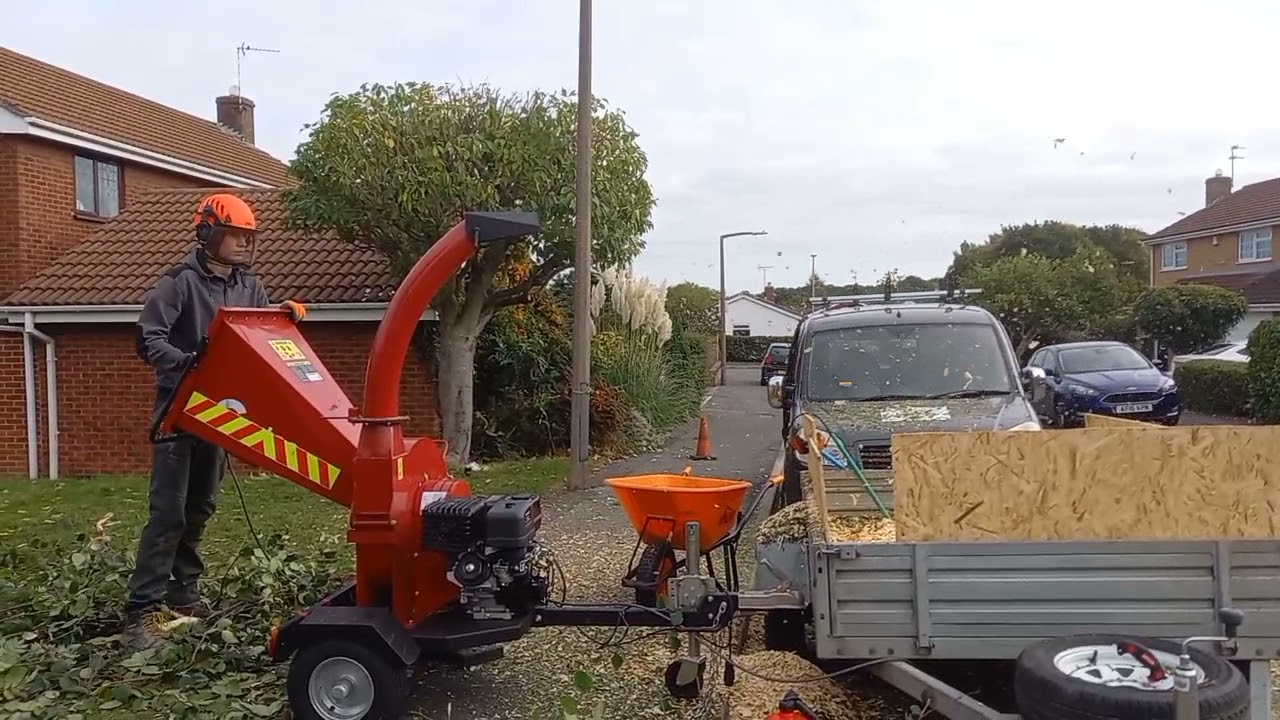 crytec 5 inch road towable wood chipper - YouTube