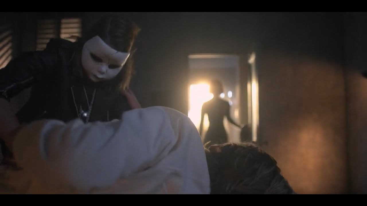 AHS Rubber(wo)man: Ruby kills the Haunted House employees - YouTube