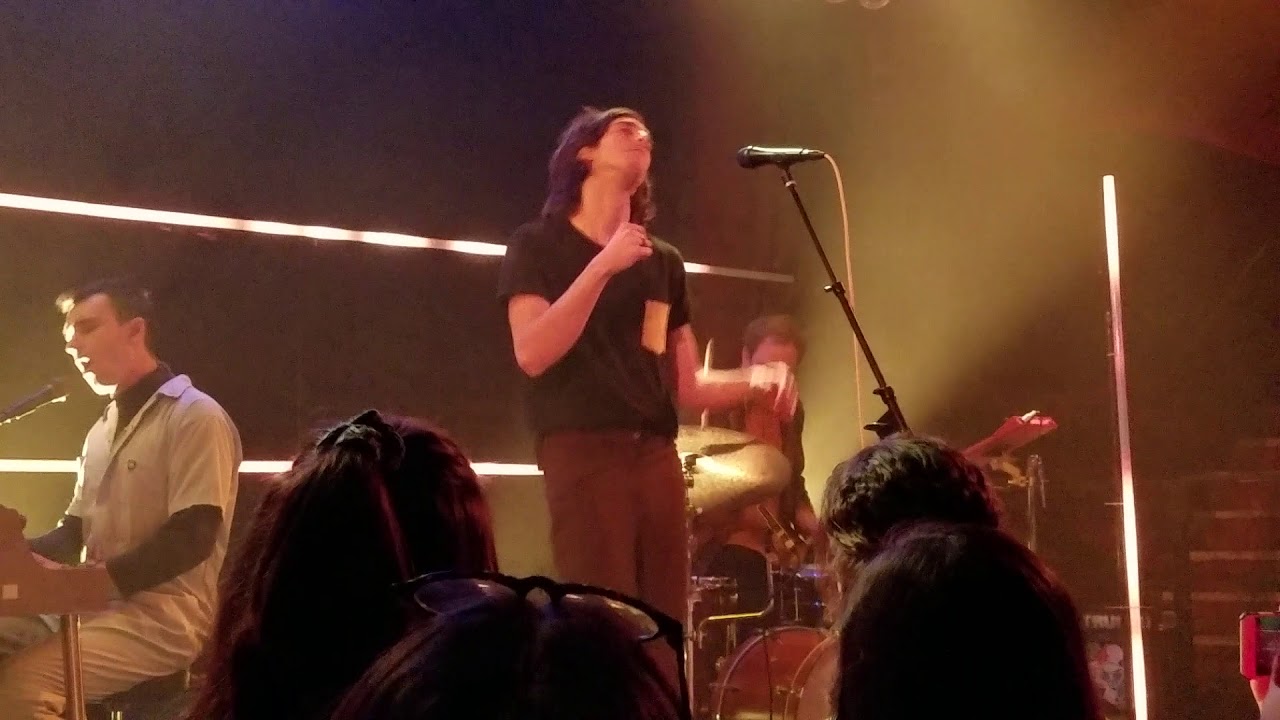 Half Alive - "Runaway" (New Song) Live at the Troubadour - YouTube