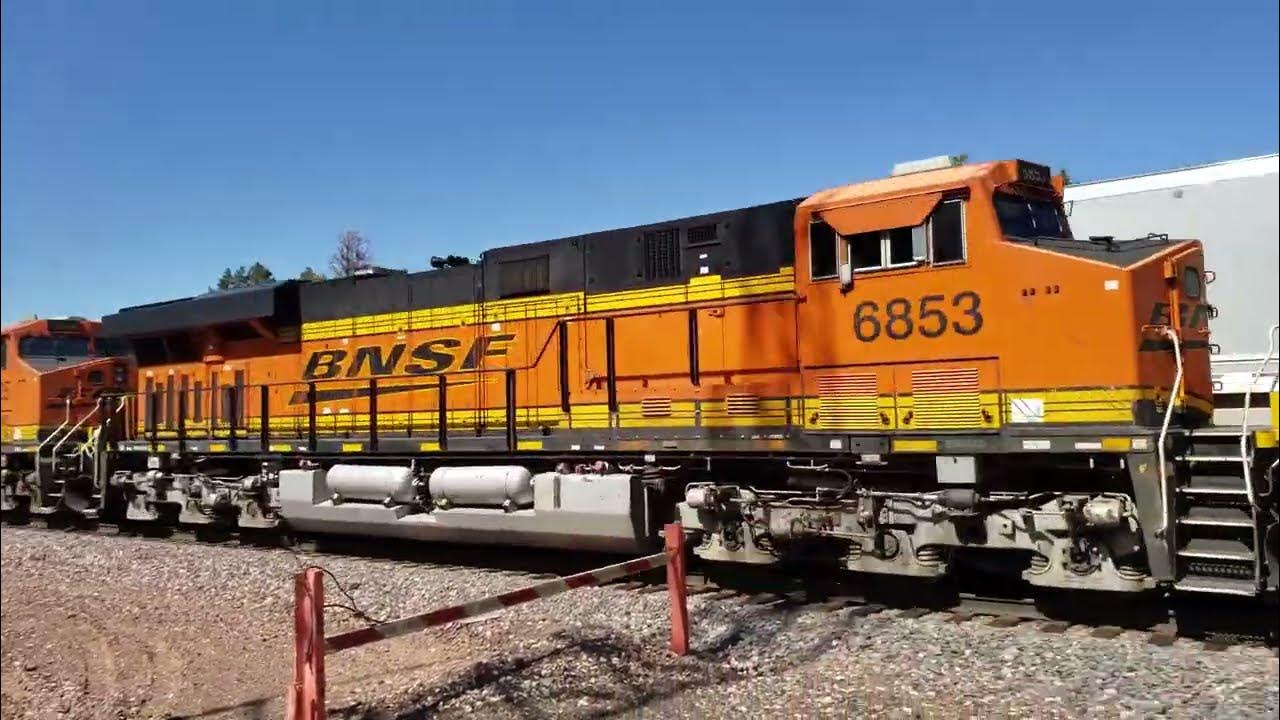 BNSF 8085 Meets BNSF 6227 at Williams Junction - YouTube