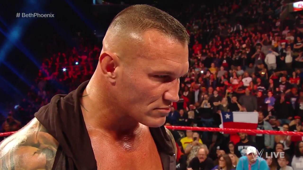 Randy Orton le aplica un RKO a Beth Phoenix - ESPAÑOL LATINO - YouTube