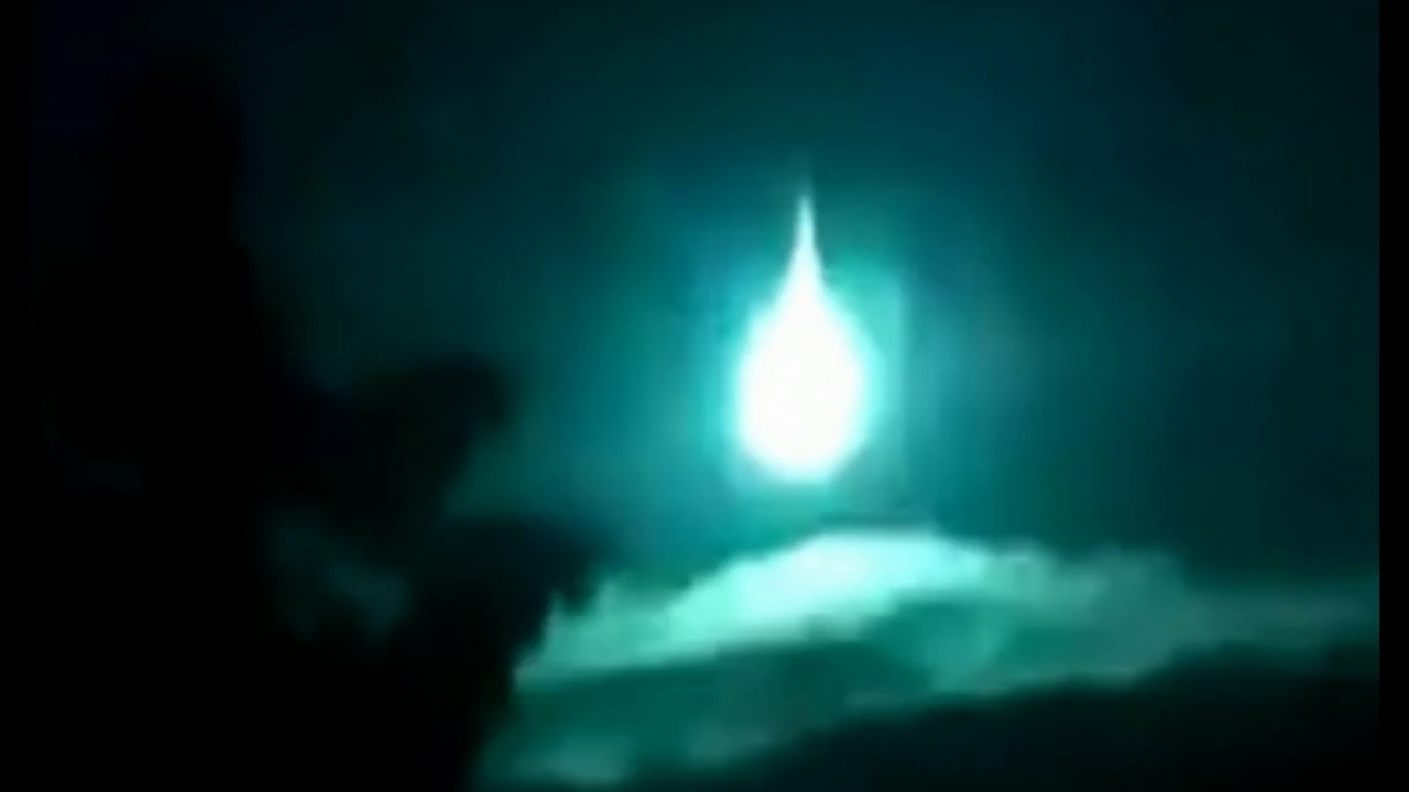 Very Bright Fireball Lights Up The Sky Over Brazil - YouTube