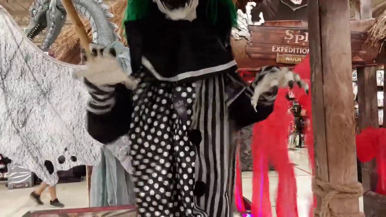 spirit halloween 2020 sunstar clown - YouTube