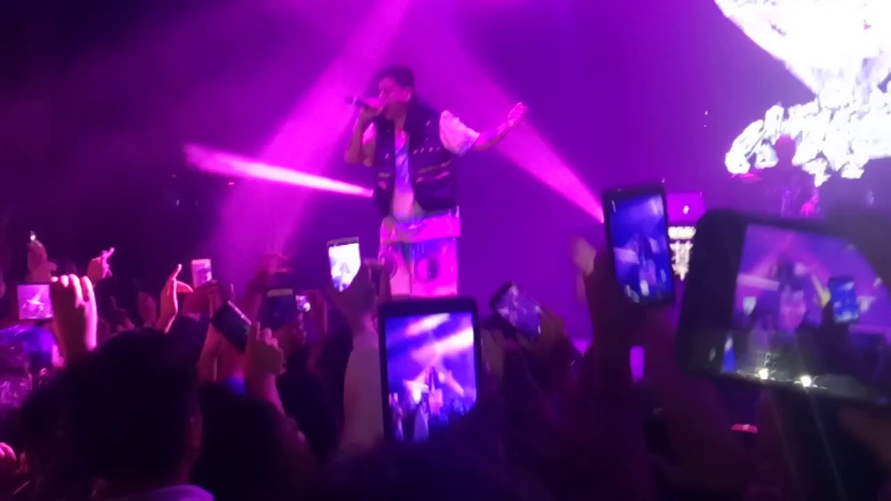 Duki - Mericrisma. En vivo PLAZA CONDESA, México - YouTube