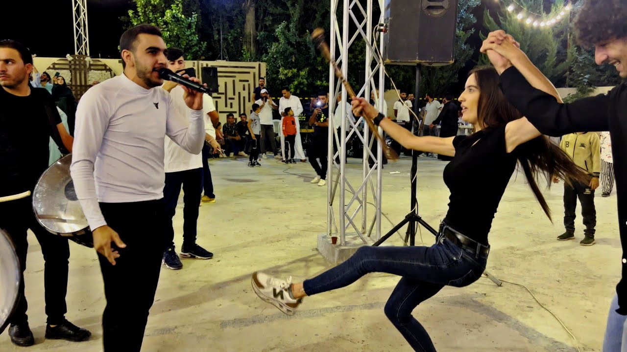 ابن العشرين(20)ينافس البنت اللبنانية بل دبكة واكثر من الفين ٢٠٠٠ شخص ...