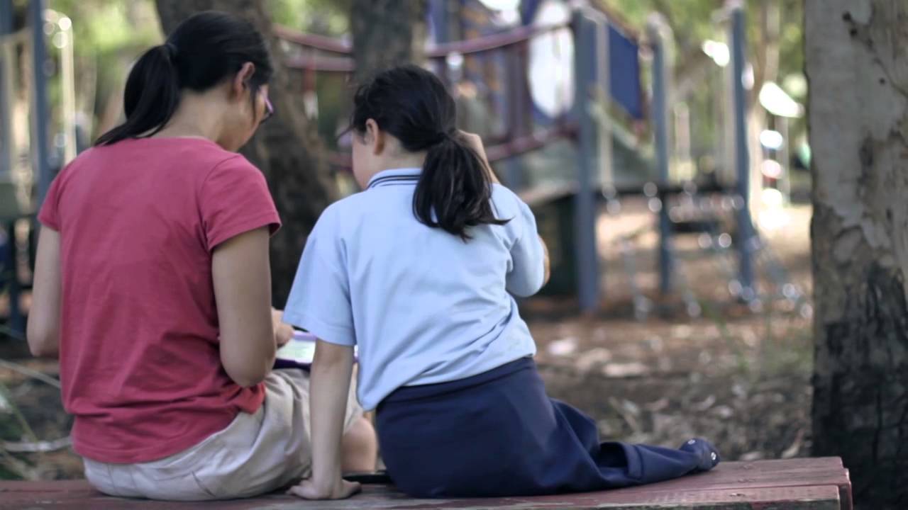 Manda reviews the Telstra Mobile Wi-Fi 4G Device - YouTube