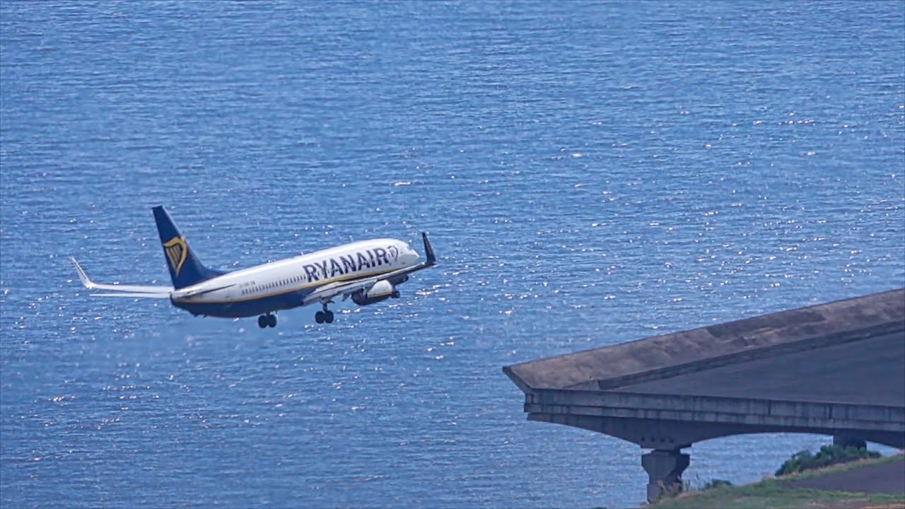 STUNNING RYANAIR LANDING Top View At Madeira Airport - YouTube
