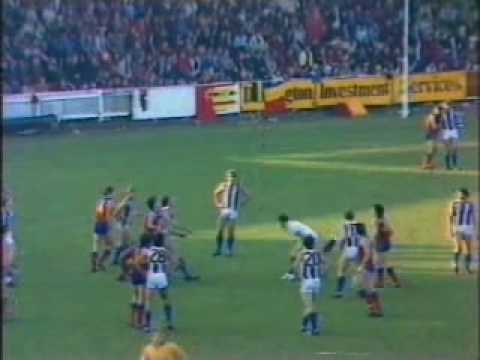 1983 Round 13 : Fitzroy v North Melbourne @ Junction Oval - Harris goal ...