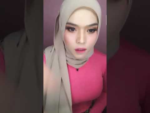 Tante Hijab Berbaju Pink