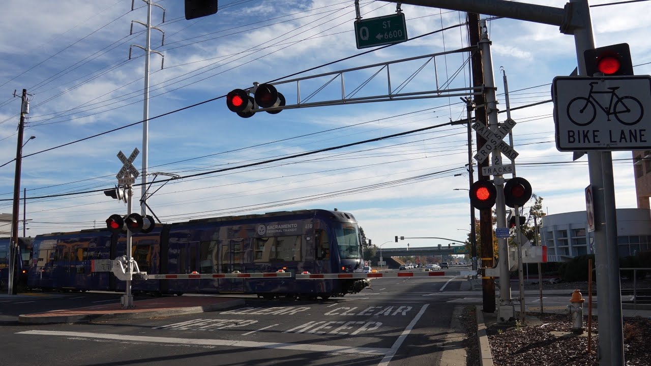 65th St. Railroad Crossing | SacRT Light Rail S700 Trains | Sacramento ...