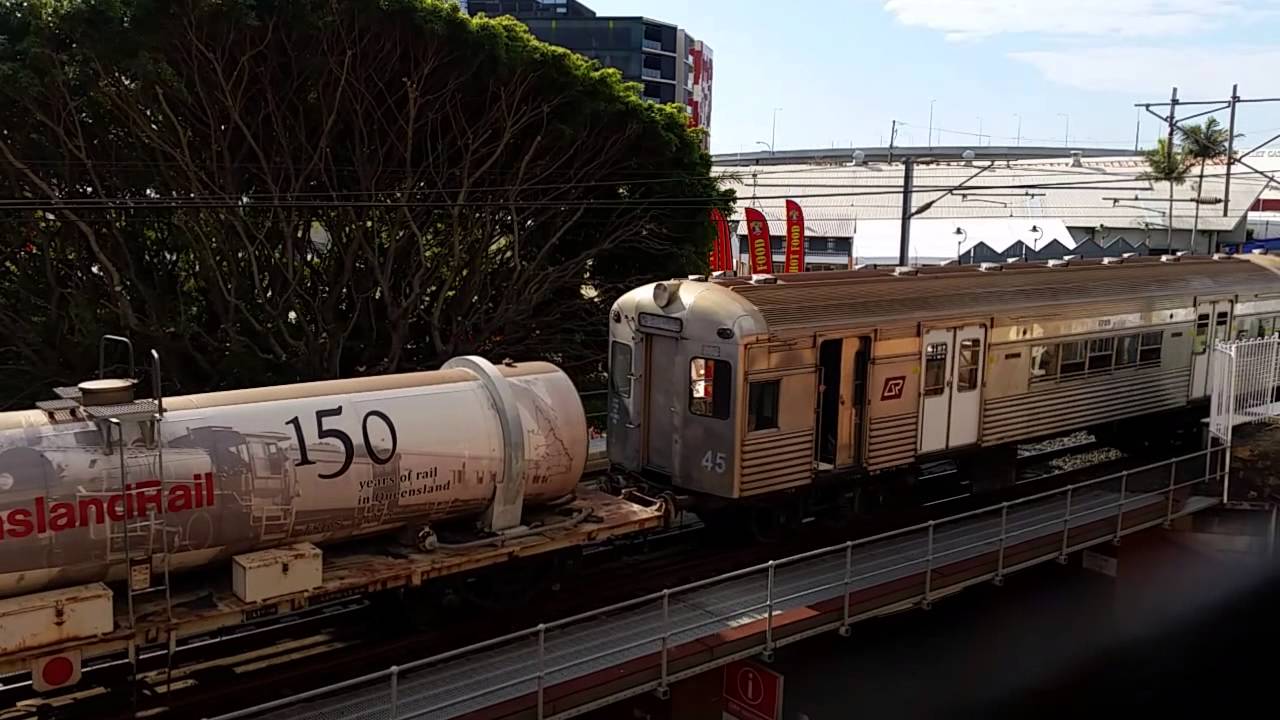 BB18 ¼ 1079 Ekka Steam Train departing Exhibition station. - YouTube