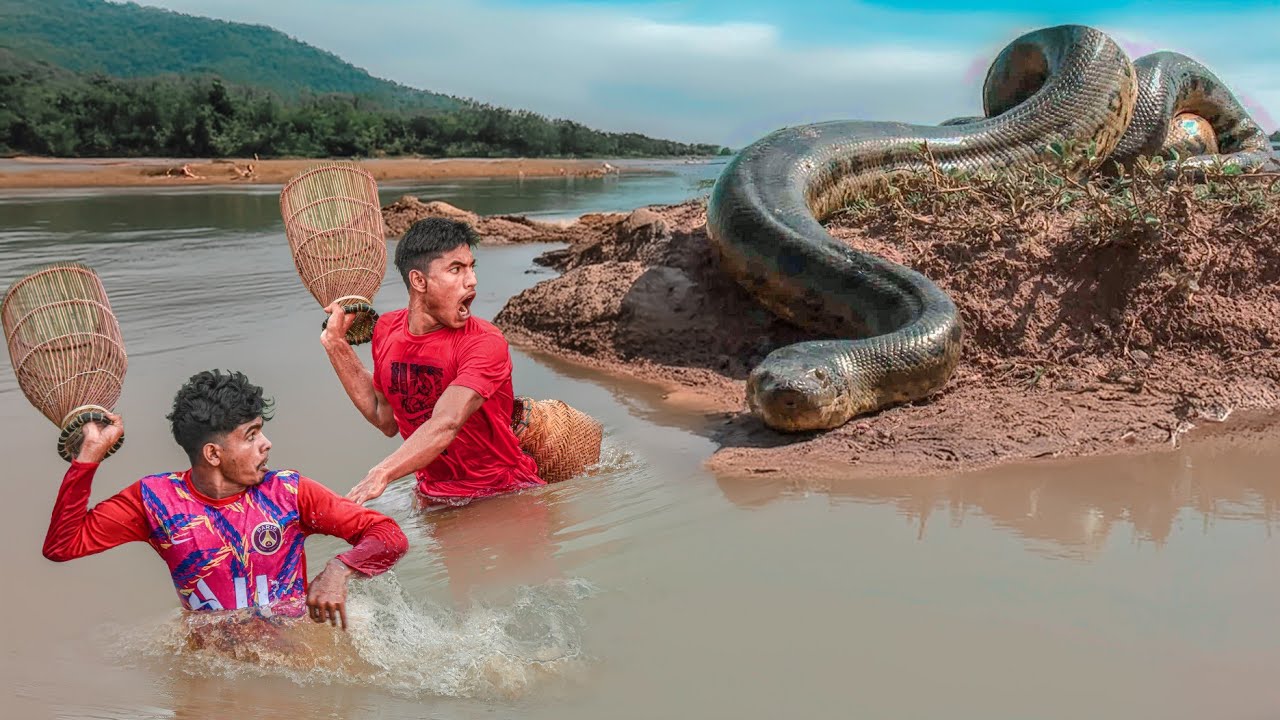 Anaconda attack fishing boy in water | Ataque de anaconda | fun made ...
