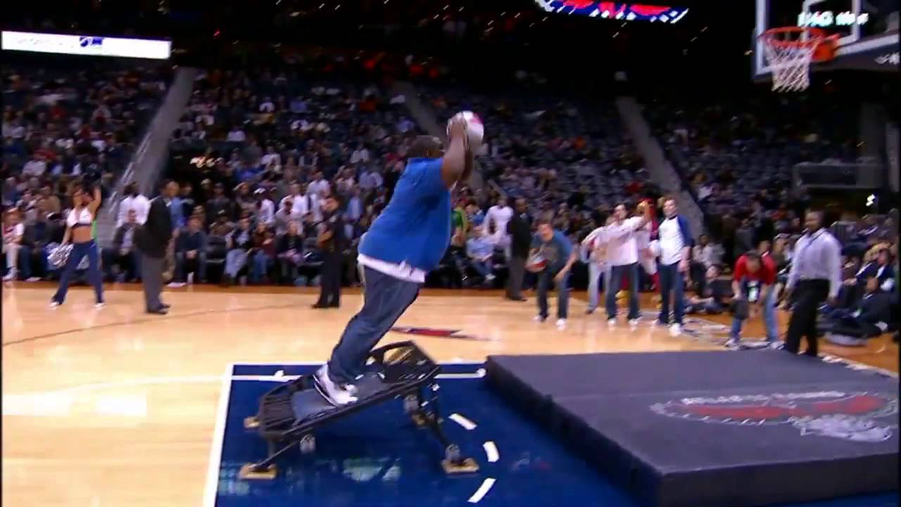 Fly Trampoline Dunk - YouTube