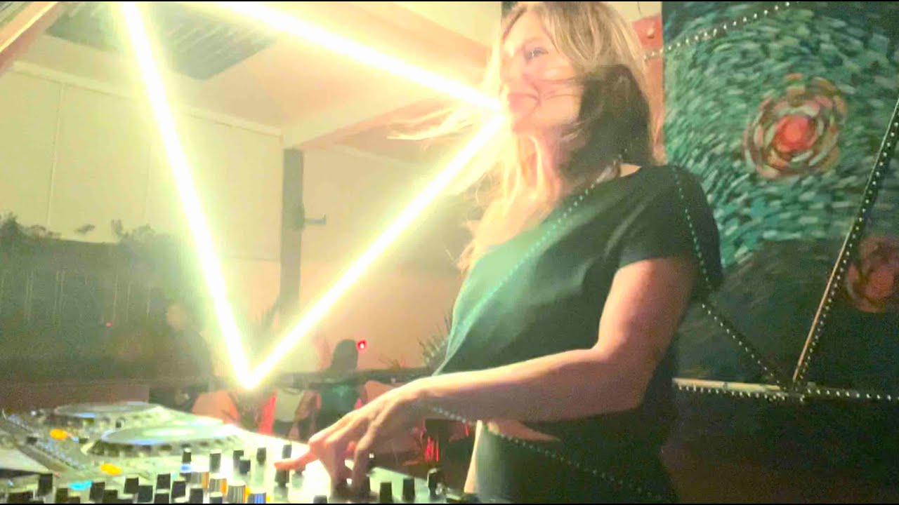 Joyce Mercedes Liveset at SALUD Goa India - YouTube