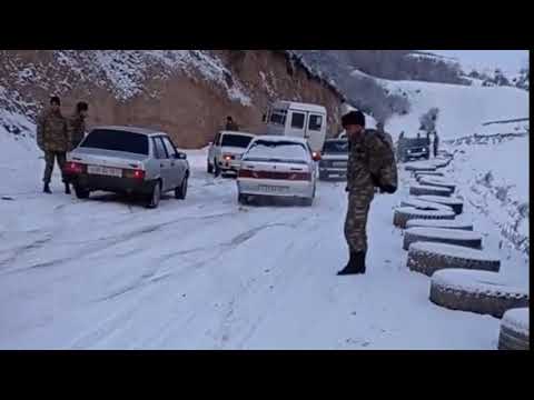 Əsgərlərimiz hər kəsi kövrəldəcək Video yaydılar görün bu qarda buzda işə gedirik başımıza nə gəlir.