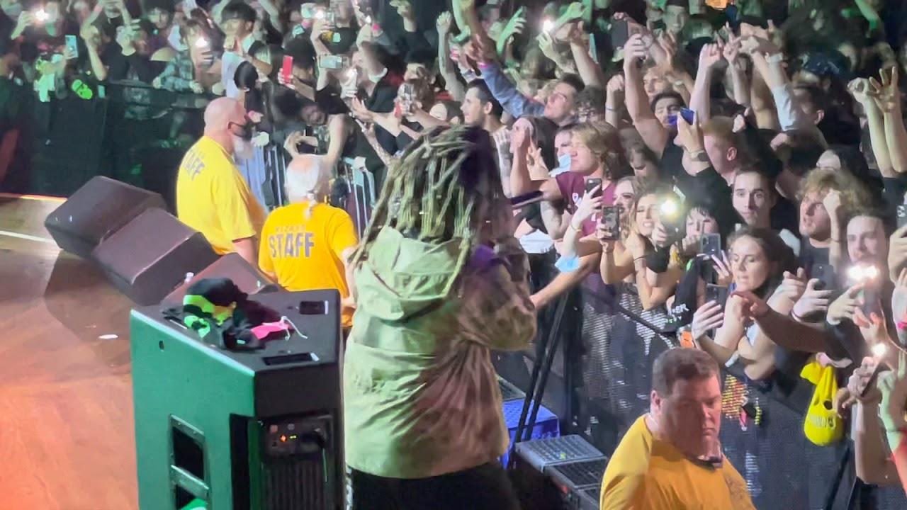 ZillaKami x SosMula "Shinners 13" Live In Boston MA - YouTube