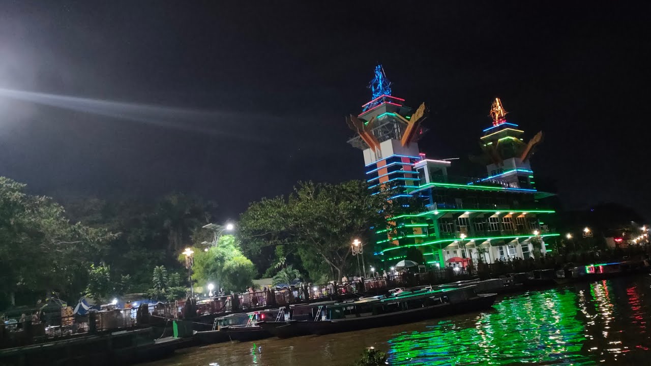 naik perahu malam hari Siring Banjarmasin - YouTube