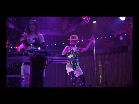 Cafe DJ   Mặc Bikini Bó Sát Mu Lắc Mông Gợi Cảm Cùng 2 Vũ Công   Sexy Dance
