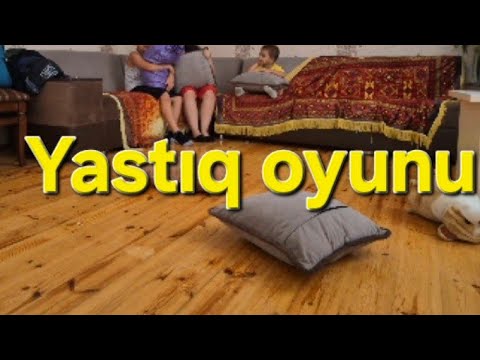 Uşaqlarla yastıq oyunu