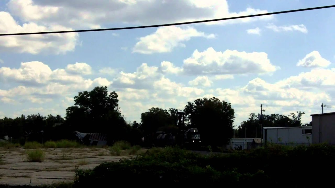 Norfolk Southern, Slug and horn action Valdosta... - YouTube