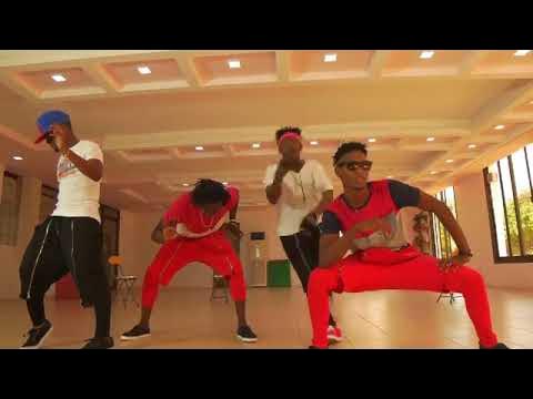 Makomando _ wanachezaje (Official dance video) - YouTube