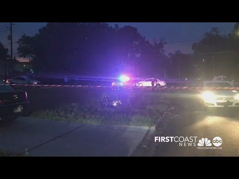 JSO investigating crash in New Town area - YouTube